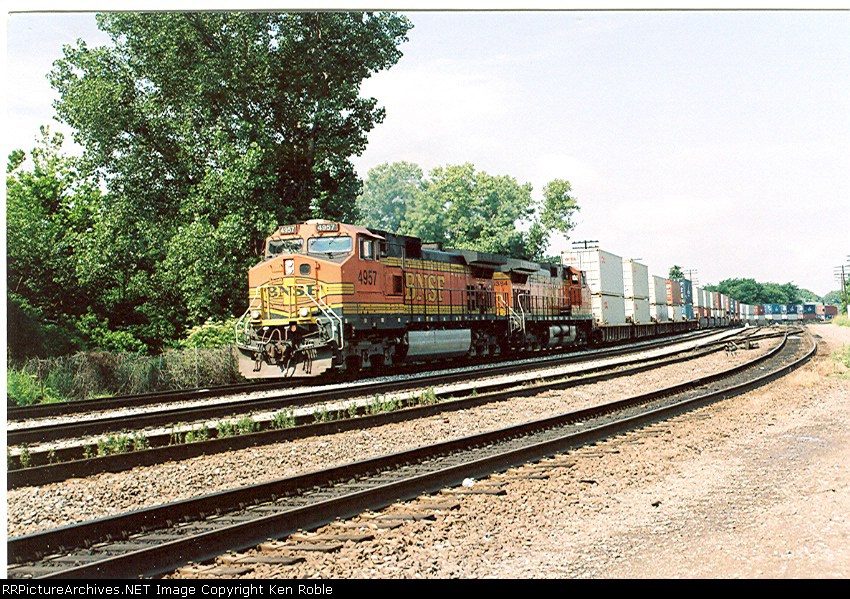 BNSF 4957